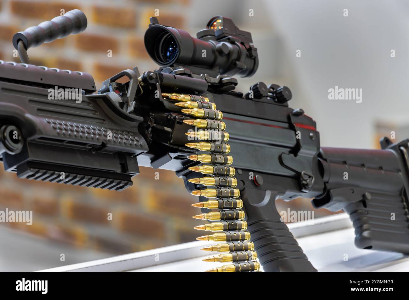 Machine gun rifle and bullet cartridge Stock Photo - Alamy