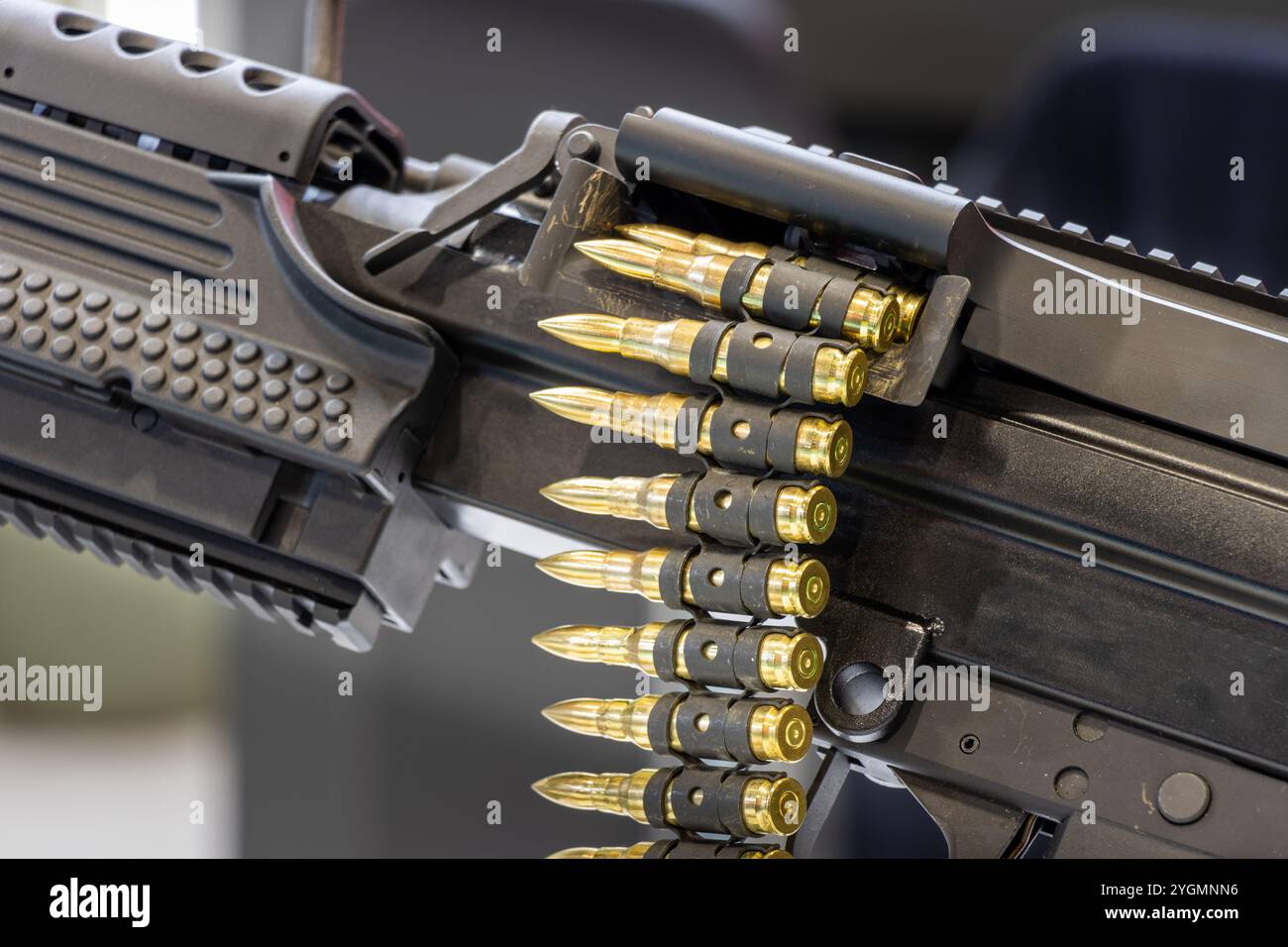 Machine gun rifle and bullet cartridge Stock Photo - Alamy