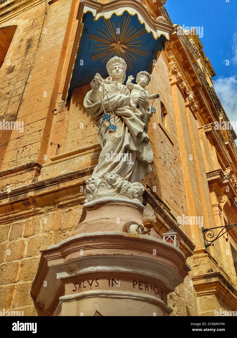 Statua madonna del carmelo hi-res stock photography and images - Alamy