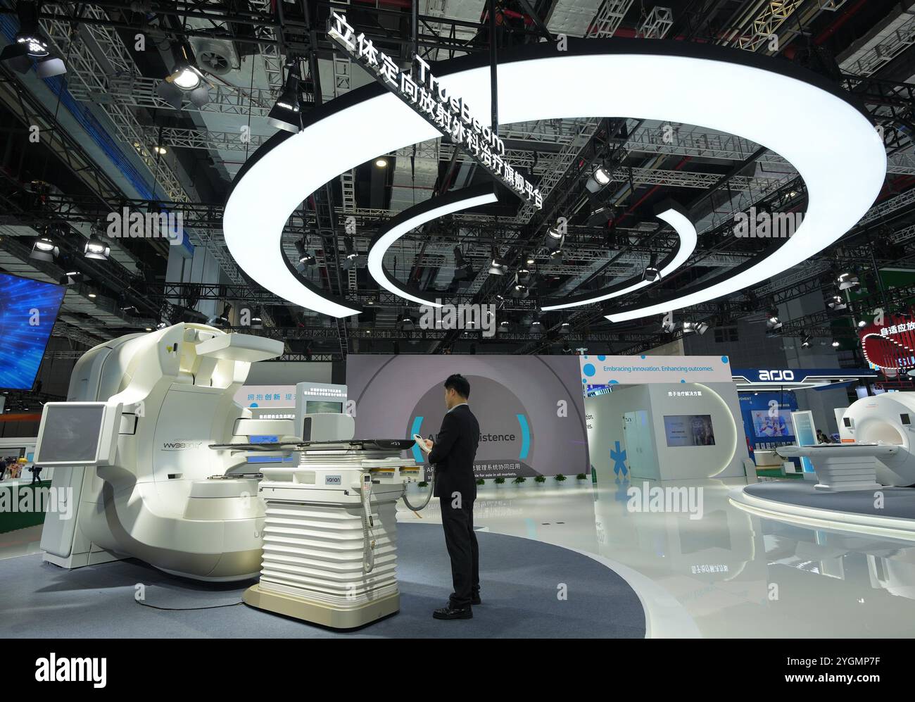 SHANGHAI, CHINA - NOVEMBER 8, 2024 - A staff member demonstrated the ...