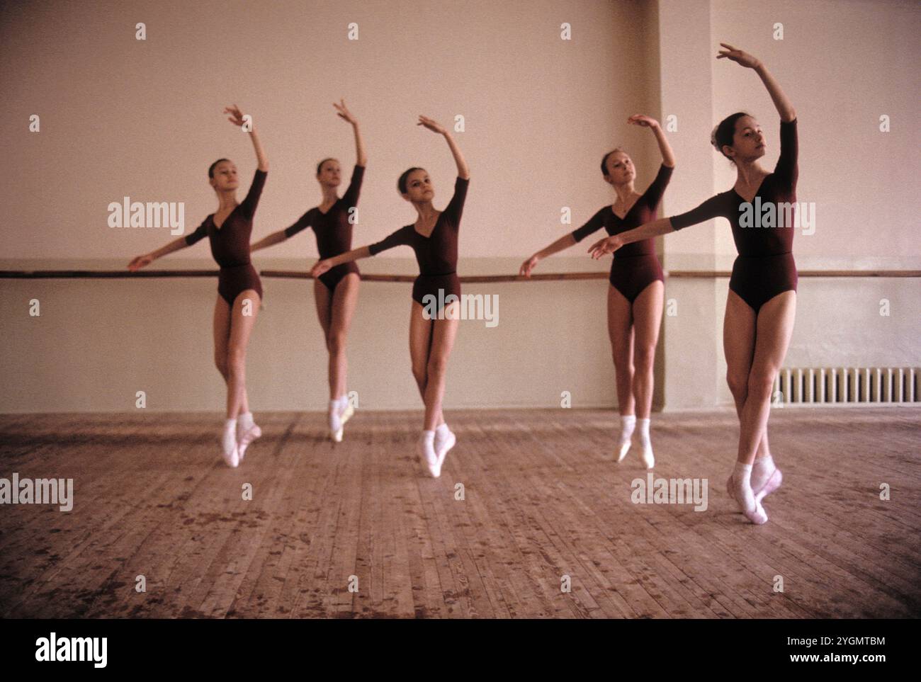 Russia girl dance hi-res stock photography and images - Alamy