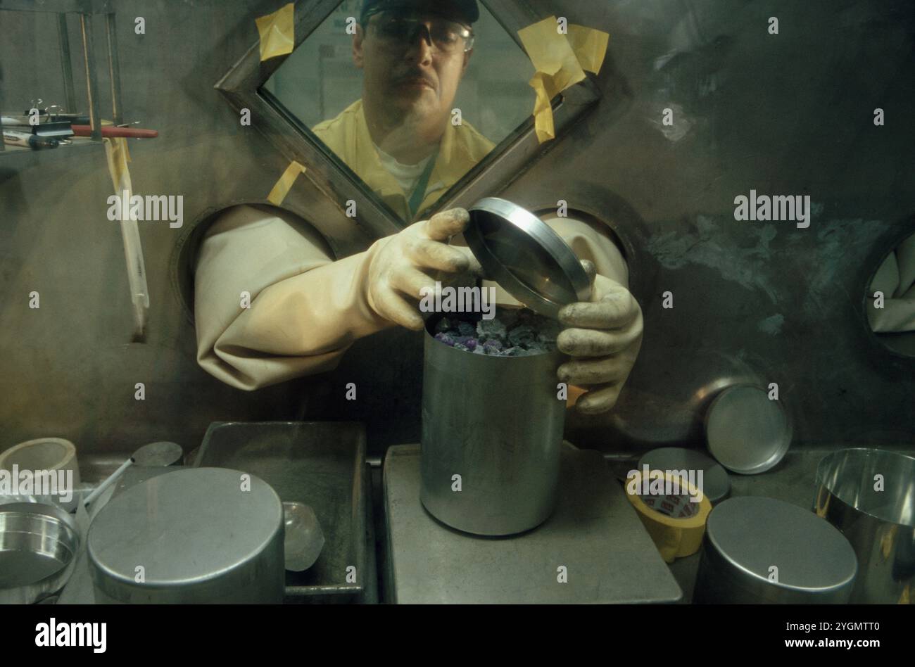 Plutonium sample hi-res stock photography and images - Alamy