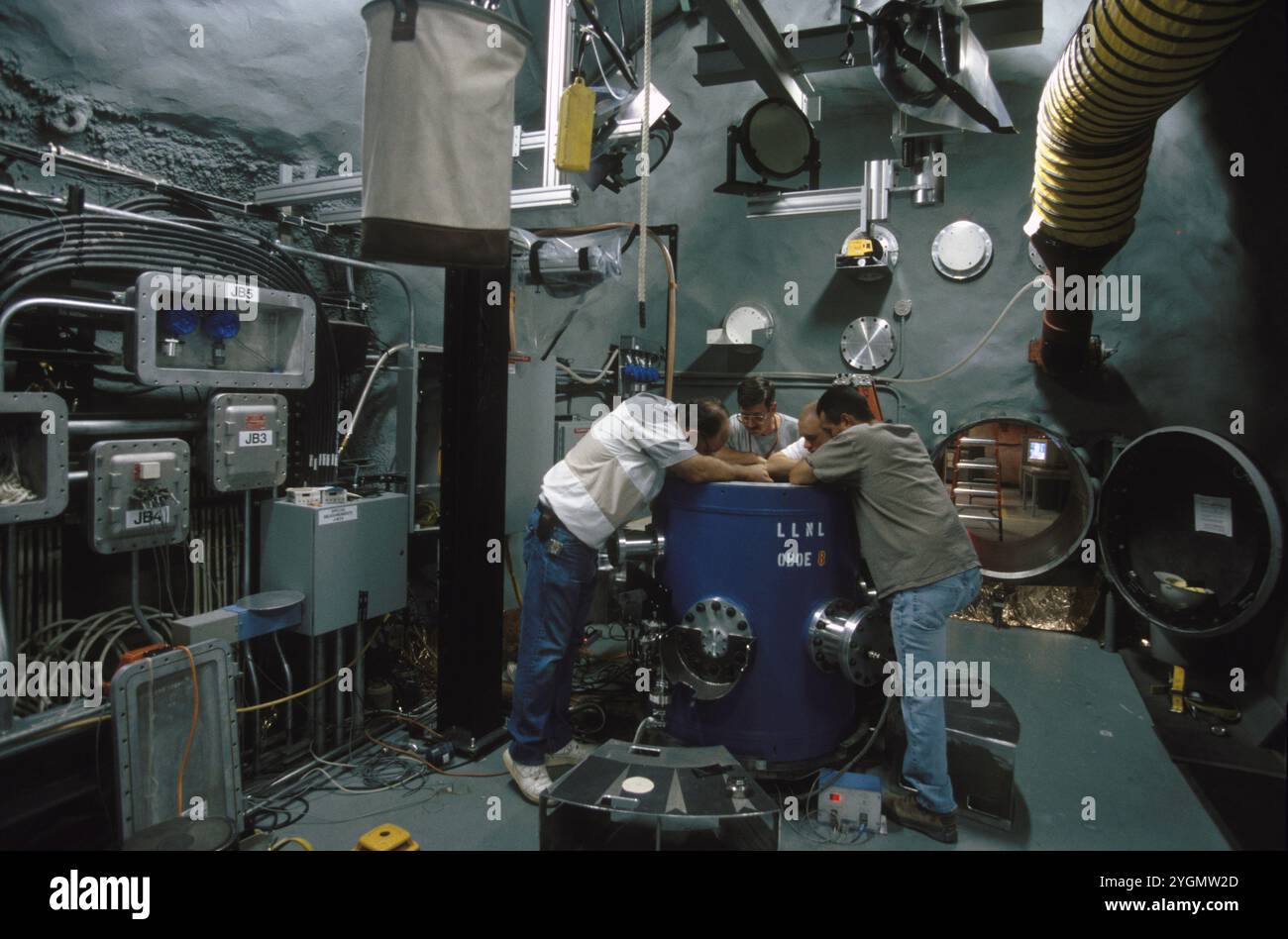 Nuclear test hi-res stock photography and images - Alamy