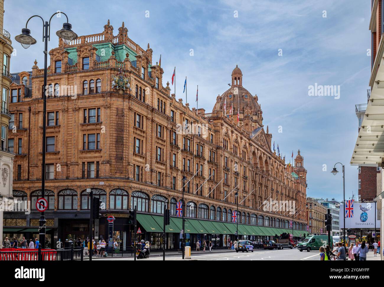 London - 06 16 2022: View of Brompton Rd with Harrods department store ...