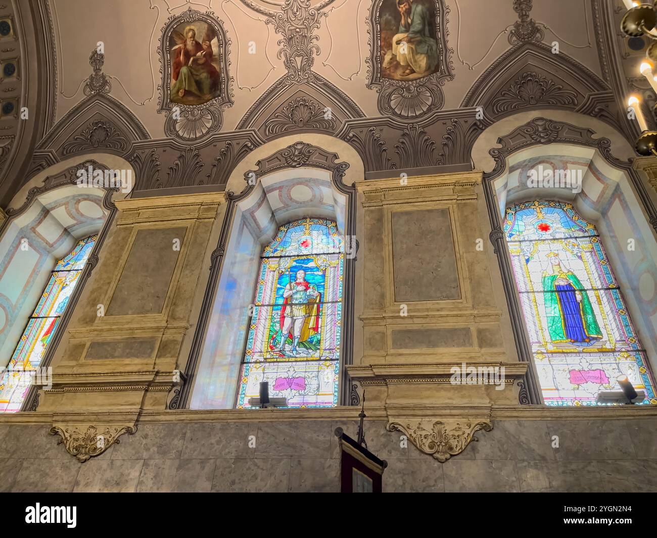 Interiors of a cathedral hi-res stock photography and images - Alamy