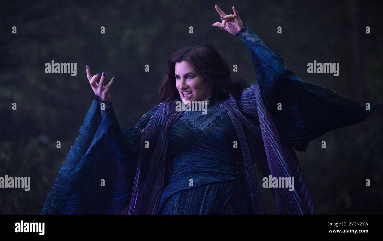 KATHRYN HAHN in AGATHA ALL ALONG (2024), directed by RACHEL GOLDBERG ...