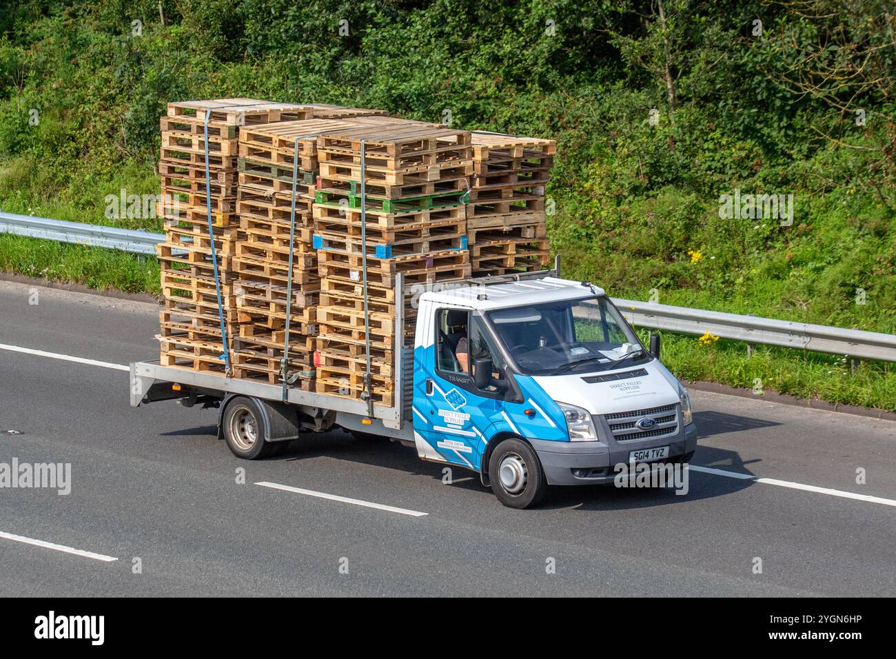 White ford transit flatbed lorry hi-res stock photography and images ...