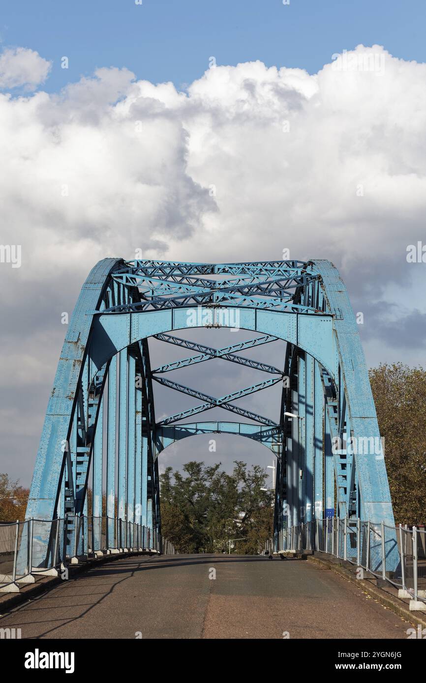 Bassin Bridge, arched truss bridge over the former Ruhrort railway ...