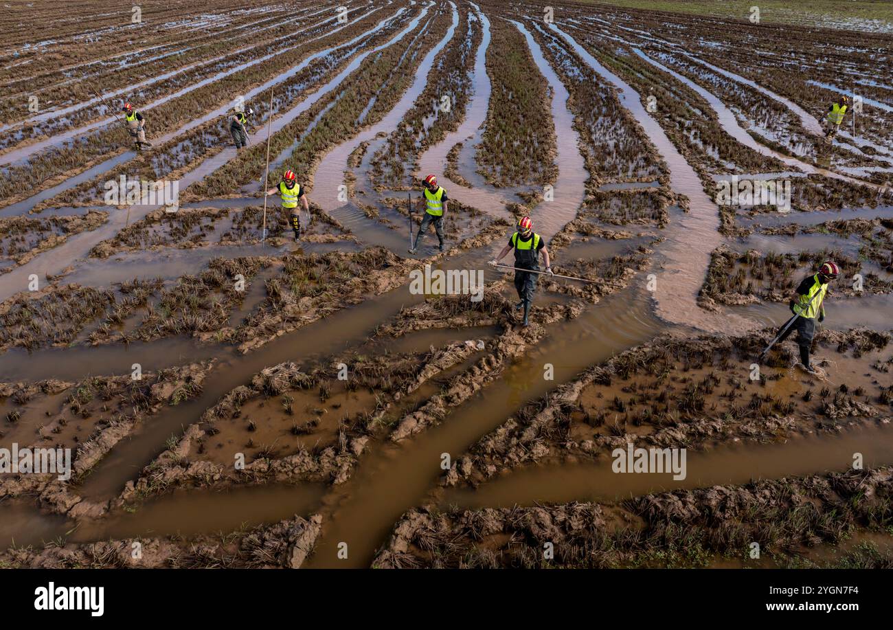 Members of the V battalion of the military emergency unit, UME, search ...