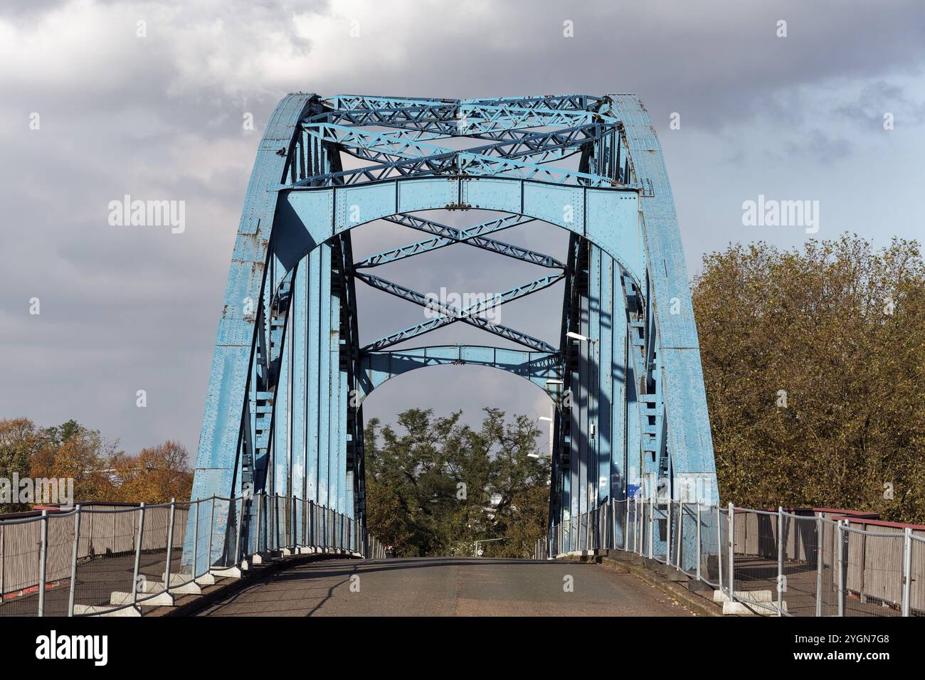 Bassin Bridge, arched truss bridge over the former Ruhrort railway ...