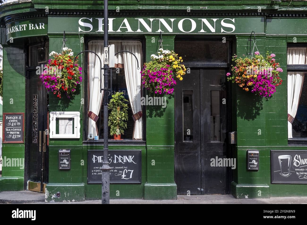 Green tiled facade and black doors, Shannons, Pub, Portobello Road ...