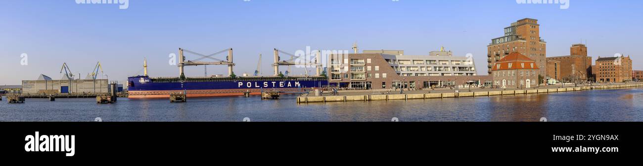 Panoramic photo of the old harbour with historic and newer buildings ...