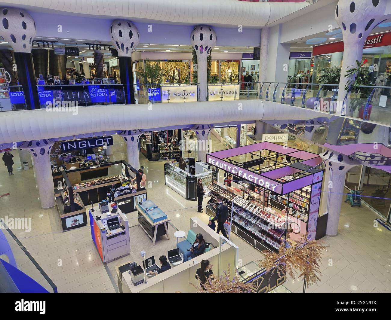 Mall`s interior hi-res stock photography and images - Alamy