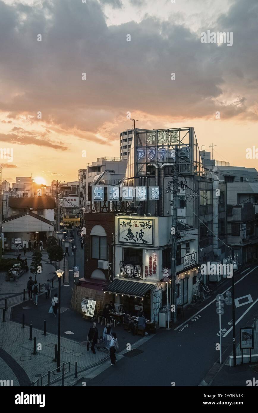 Japanese street scene hi-res stock photography and images - Alamy