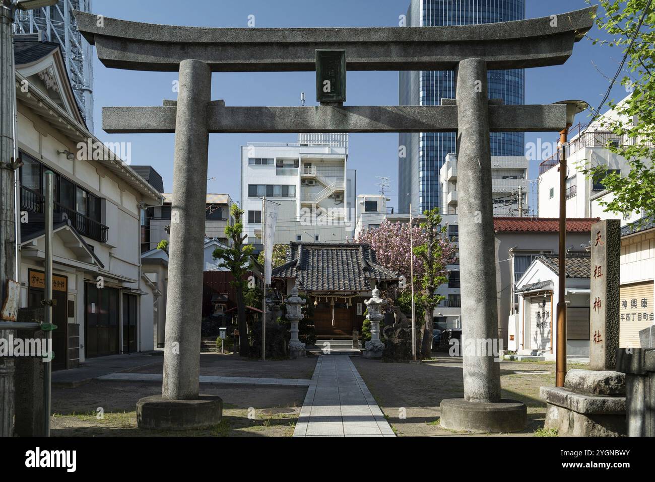 Shinto structure hi-res stock photography and images - Alamy