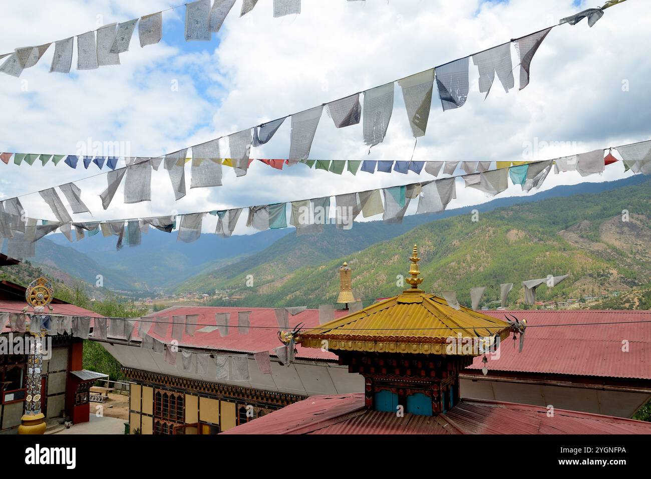 Bhutanese architecture and design hi-res stock photography and images ...