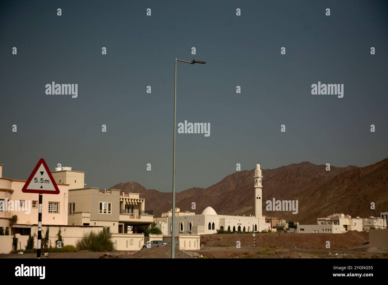 mosque and minaret fanja oman middle east Stock Photo - Alamy