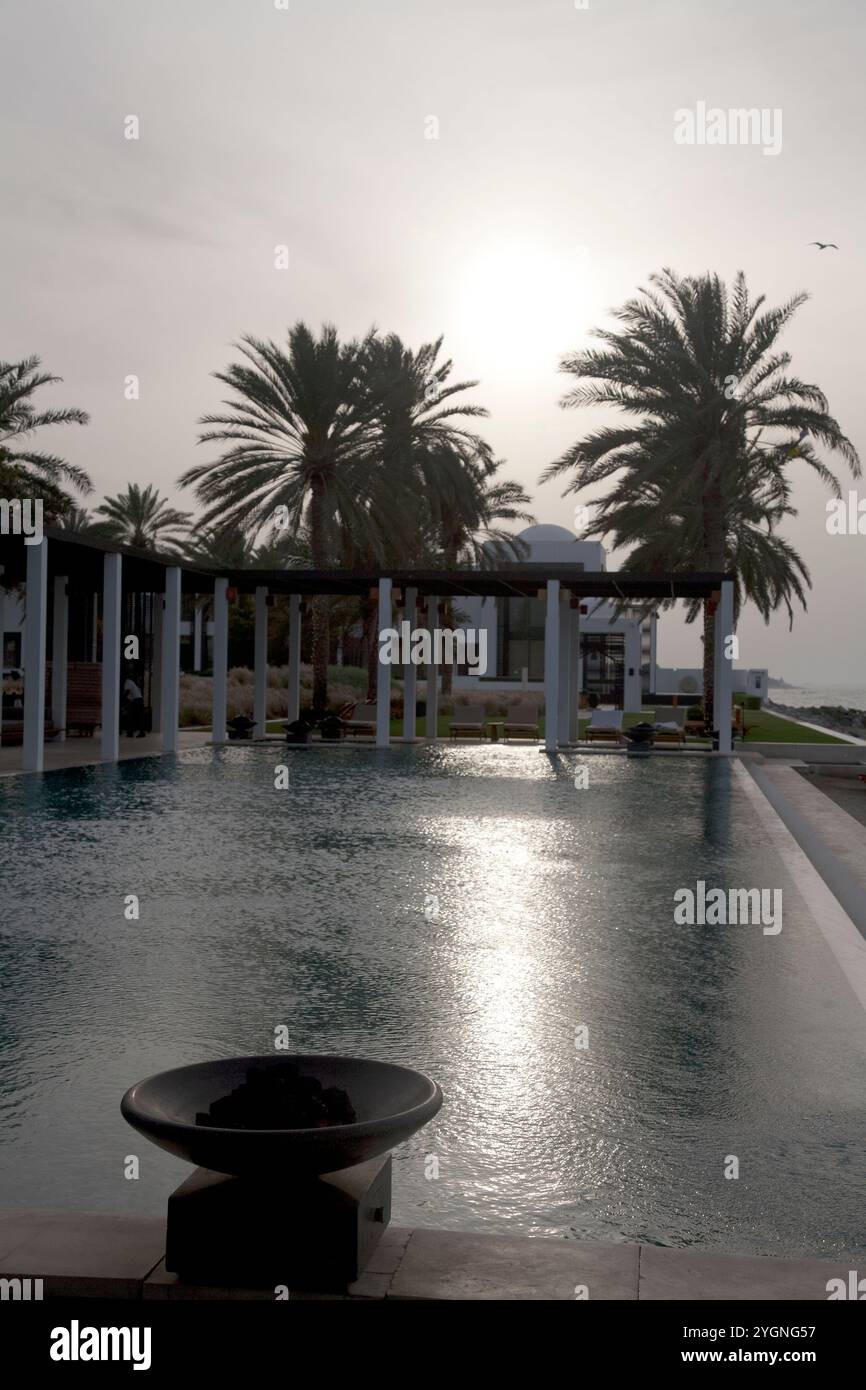 swimming pool at dusk the chedi hotel muscat oman middle east Stock ...