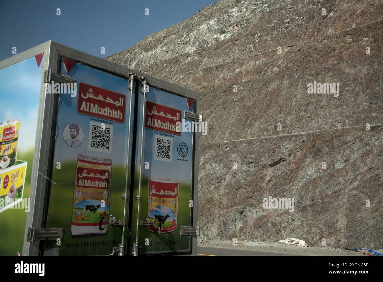 al mudish truck on road between muscat and fanja omam middle east Stock ...