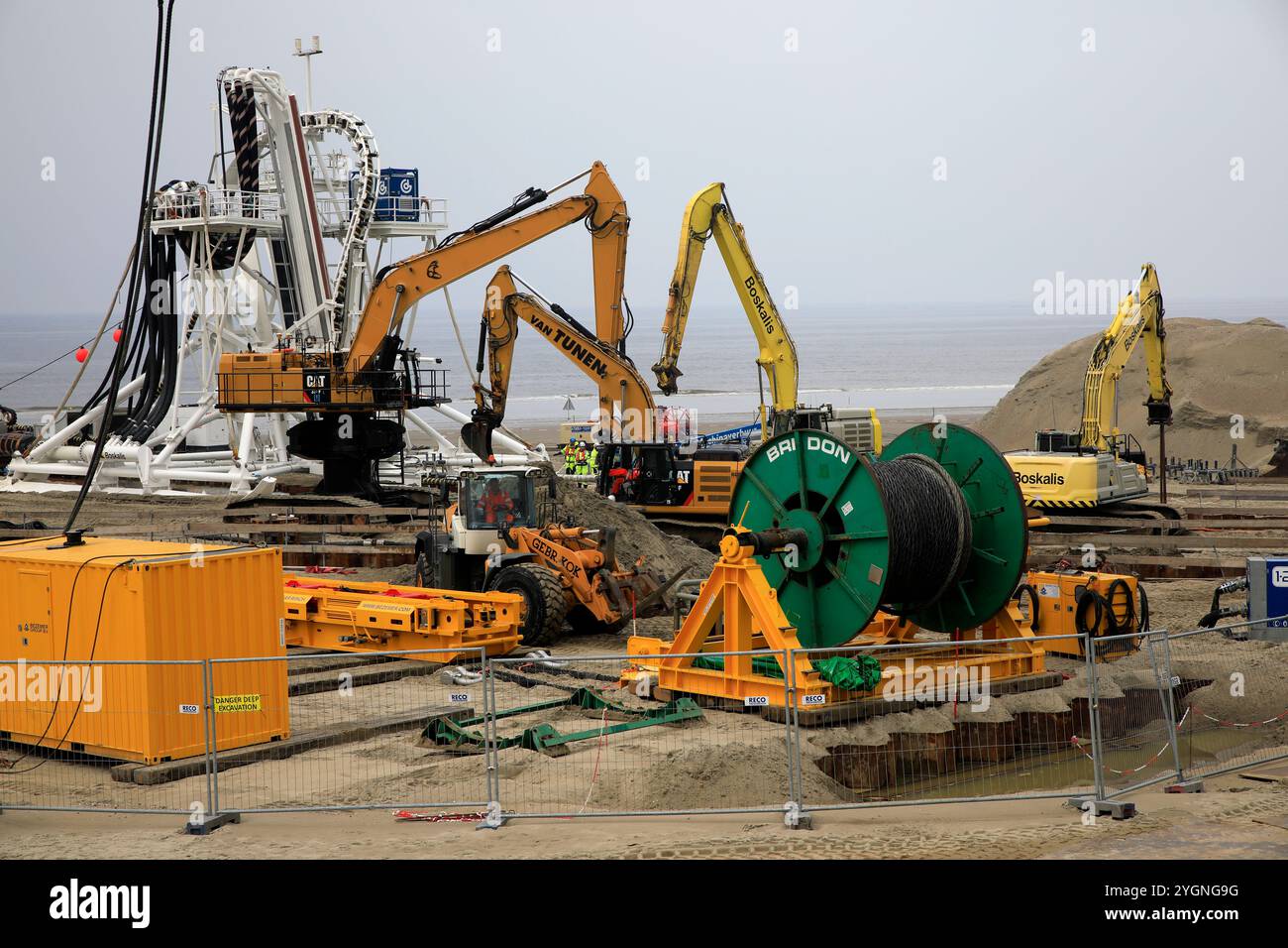 Connecting a seacable from an offshore windpark to an onshore power hub ...