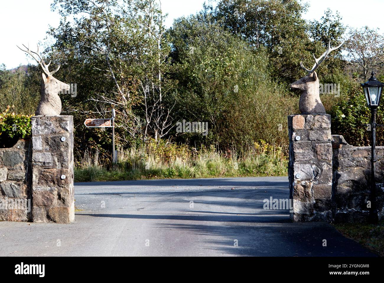 Pillar sculptures hi-res stock photography and images - Alamy