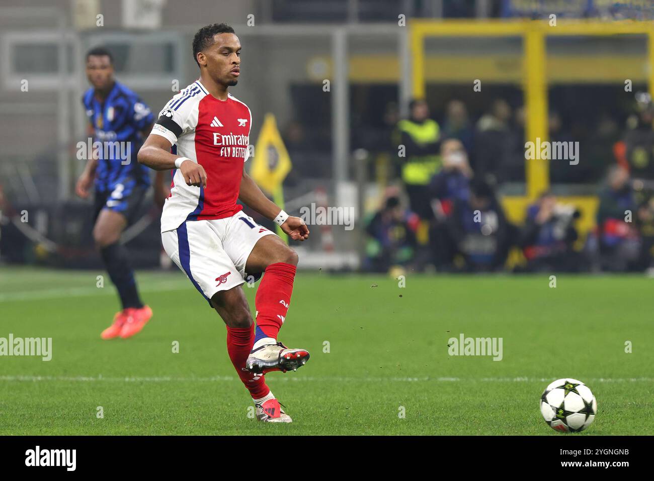Milan, Italy. 07th Nov, 2024. Italy, Milan, 2024-11-06: Jurrien Timber (Arsenal FC) pass shot in ...
