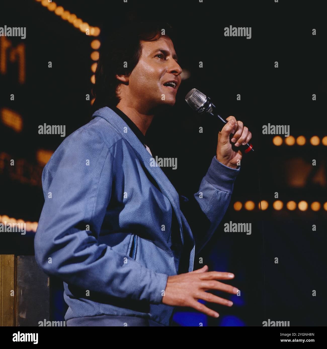 Hitparade, ZDF Musiksendung, 1981, Schlagersänger Michael Holm Stock Photo - Alamy