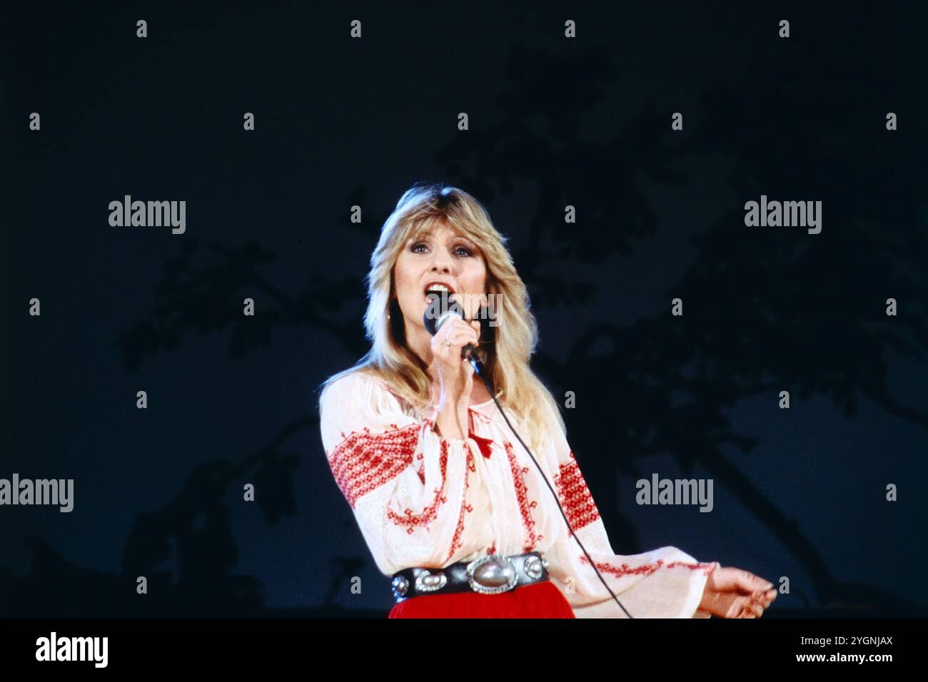 Suzanne Klee, Schweizer Country- und Pop Sängerin, bei einem Auftritt ...