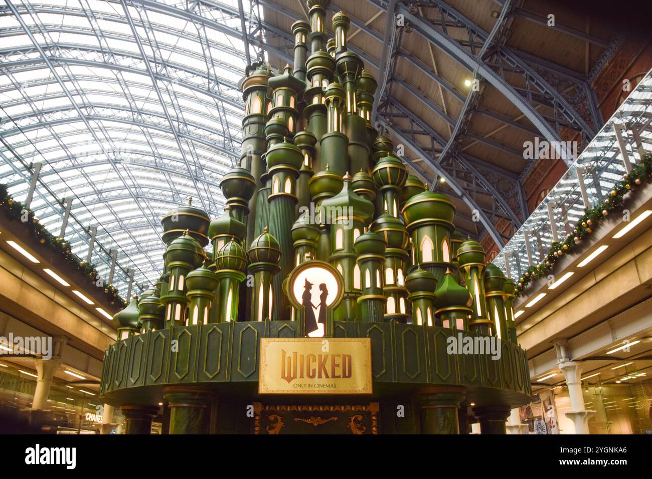 London, UK. 8th November 2024. Christmas Tree installation at St ...