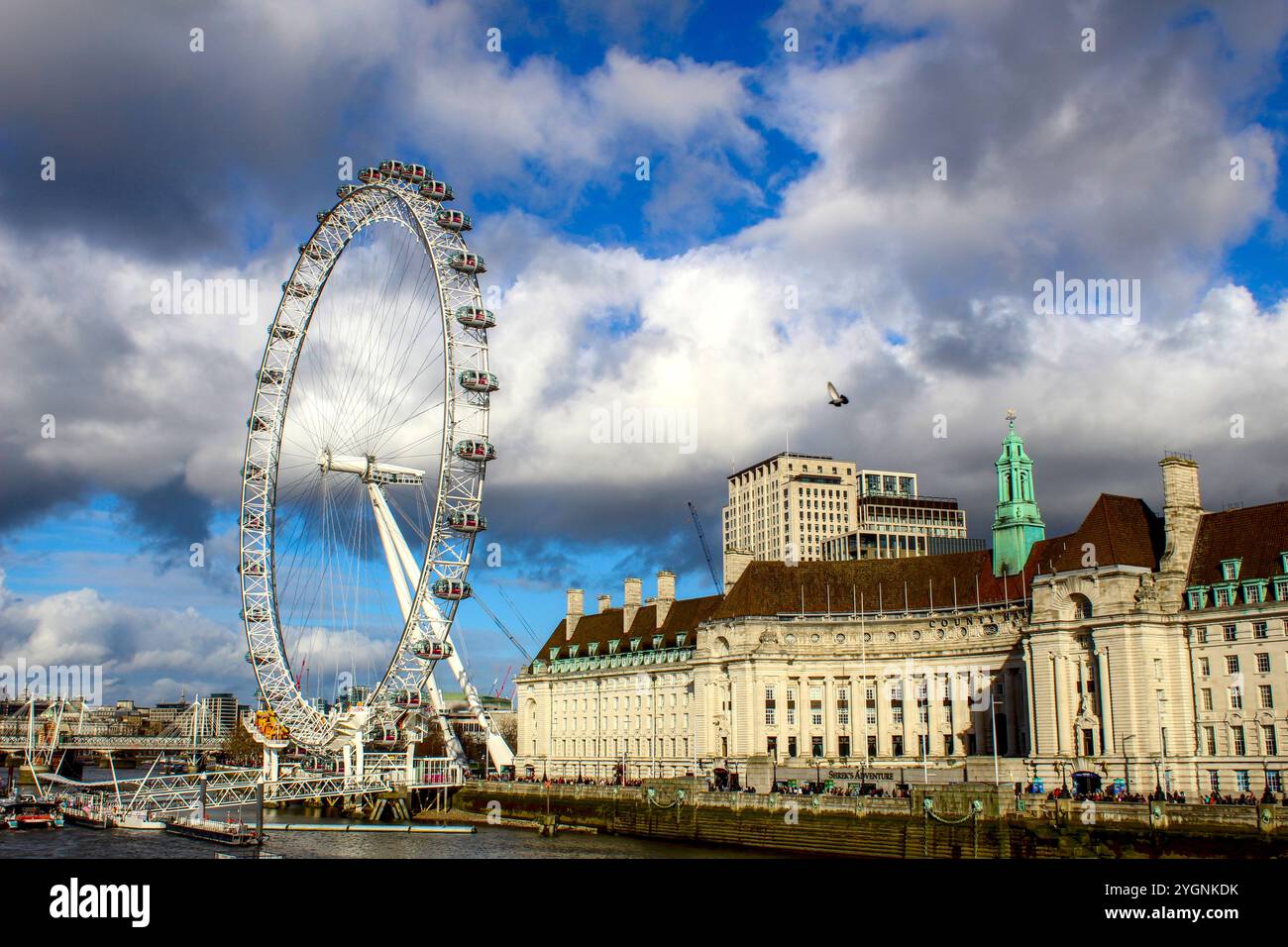 looking at the image I could write a poem, the atmosphere, the noise of ...