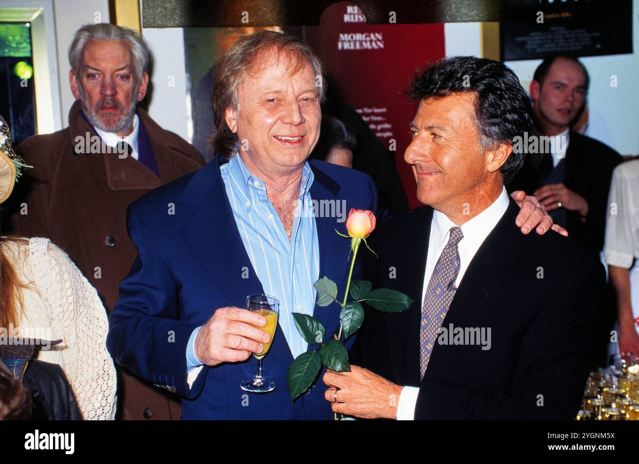 Donald Sutherland, links hinten, Regisseur Wolfgang Petersen und ...