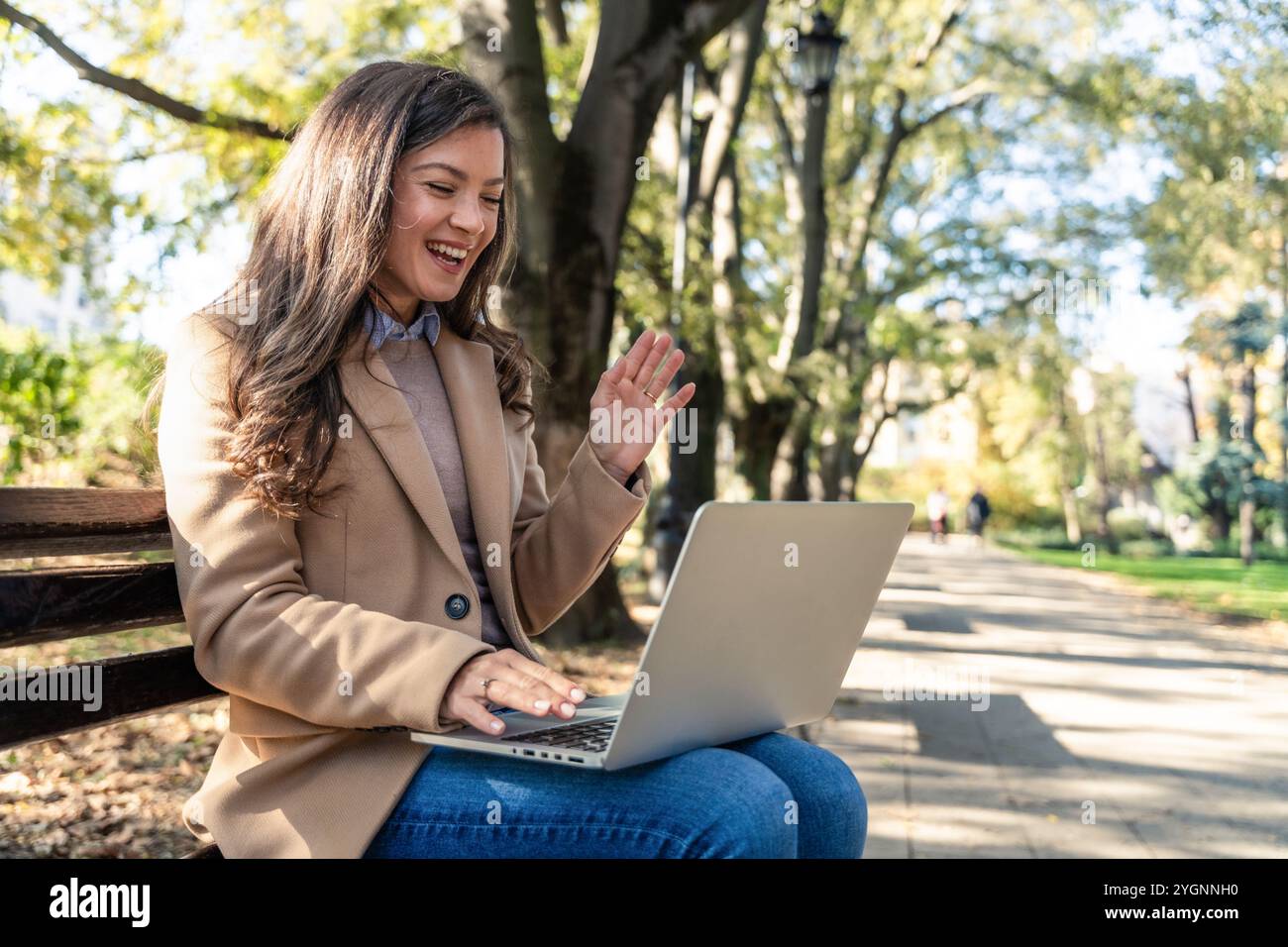Employee engaging in discussion hi-res stock photography and images - Alamy