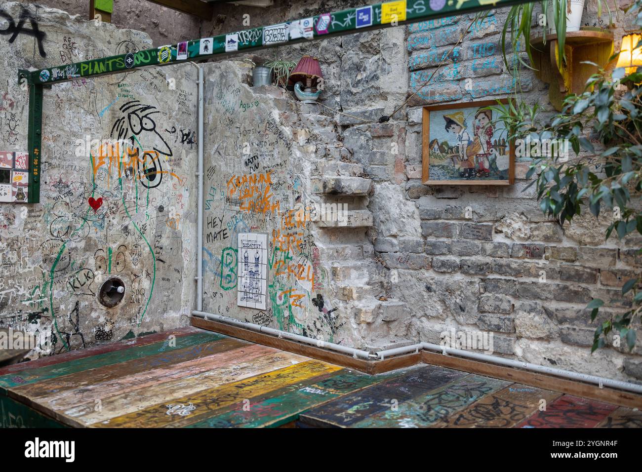 Ruins Bars in Budapest, creativity and art with Discarded Objects ...