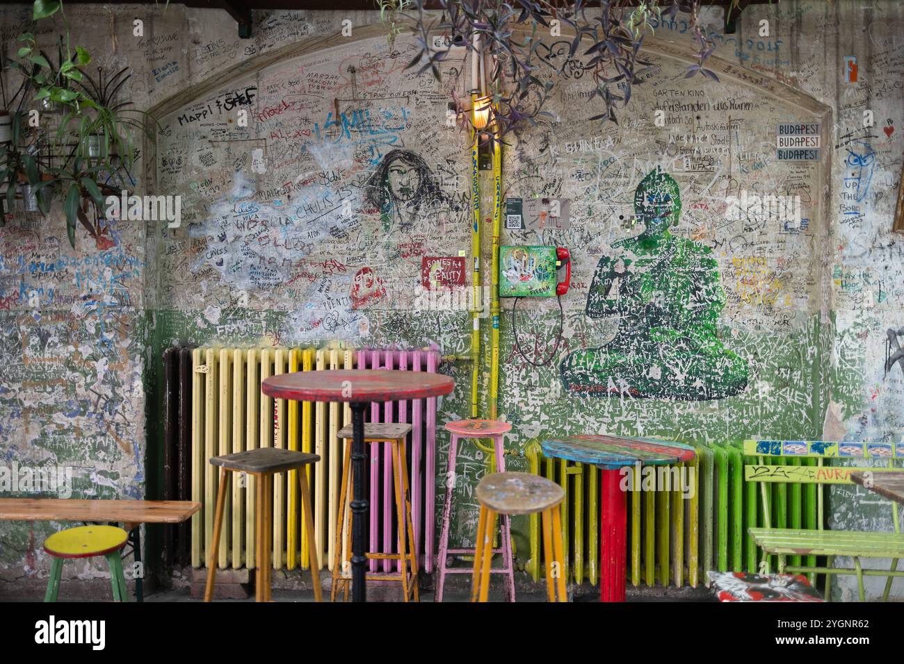 Ruins Bars in Budapest, creativity and art with Discarded Objects ...