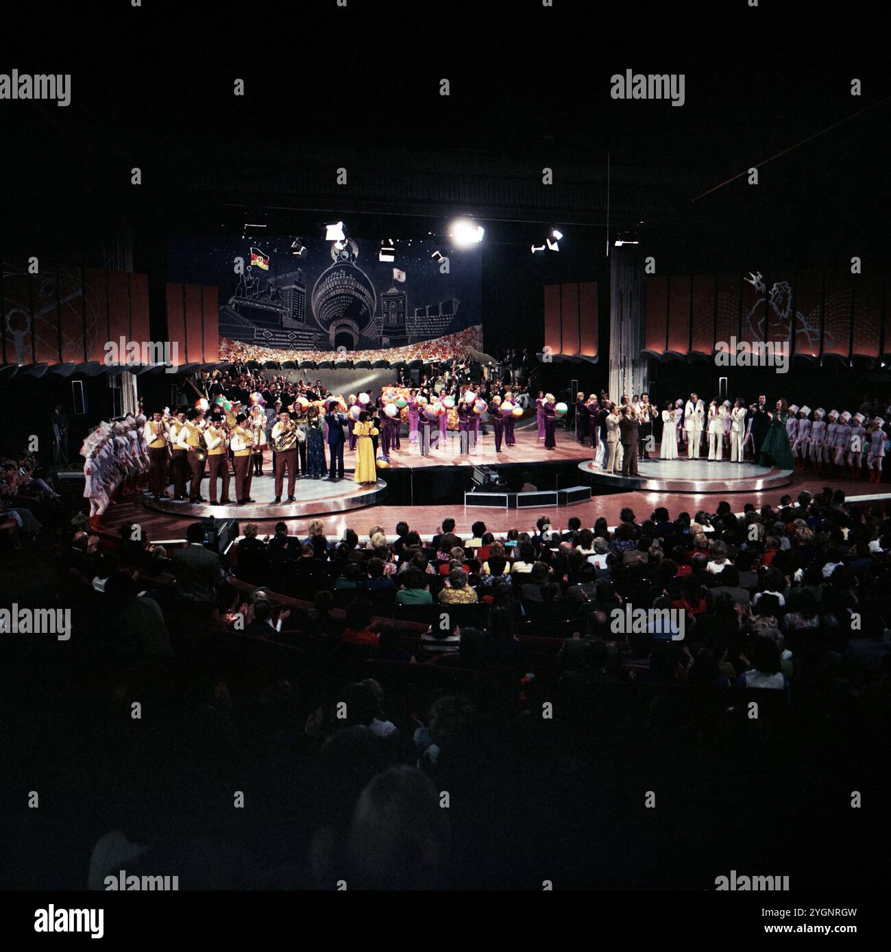 Alle Mitwirkenden im Finale der Fernsehshow "Ein Kessel Buntes" im ...