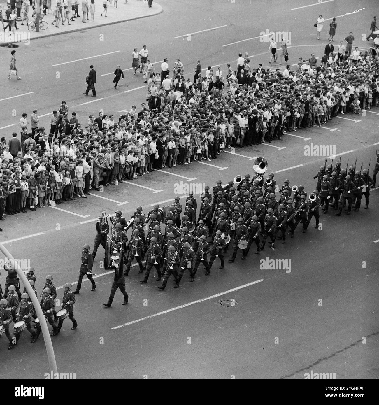 Ddr armee hi-res stock photography and images - Alamy