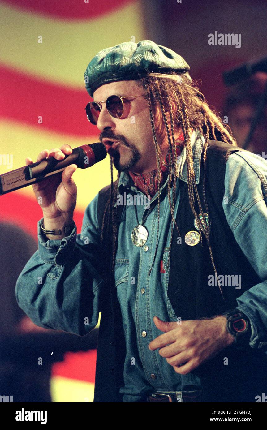 Milan Italy 15/05/1997: Sir Oliver Skardy, singer of the Pitura Freska ...