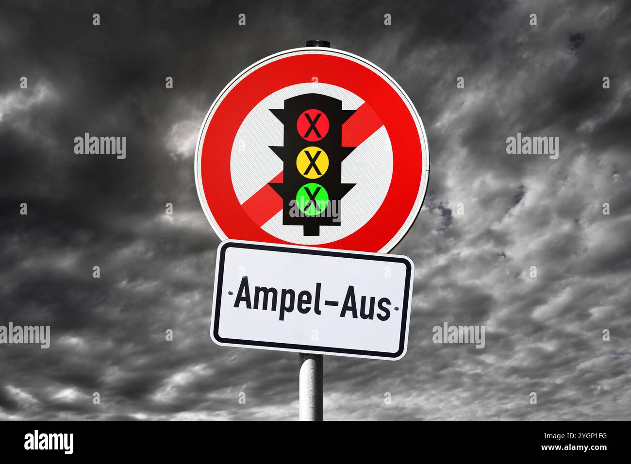 FOTOMONTAGE, Schild mit Aufschrift Ampel-Aus und Schild mit ...