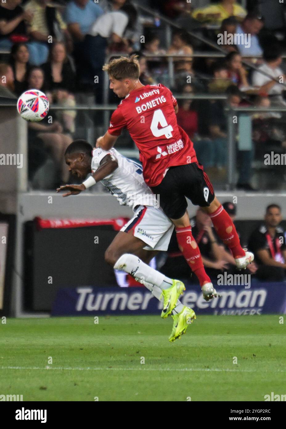 Wellissol Santos de Oliveira (L) of Newcastle Jets FC and Alex Bonetig ...