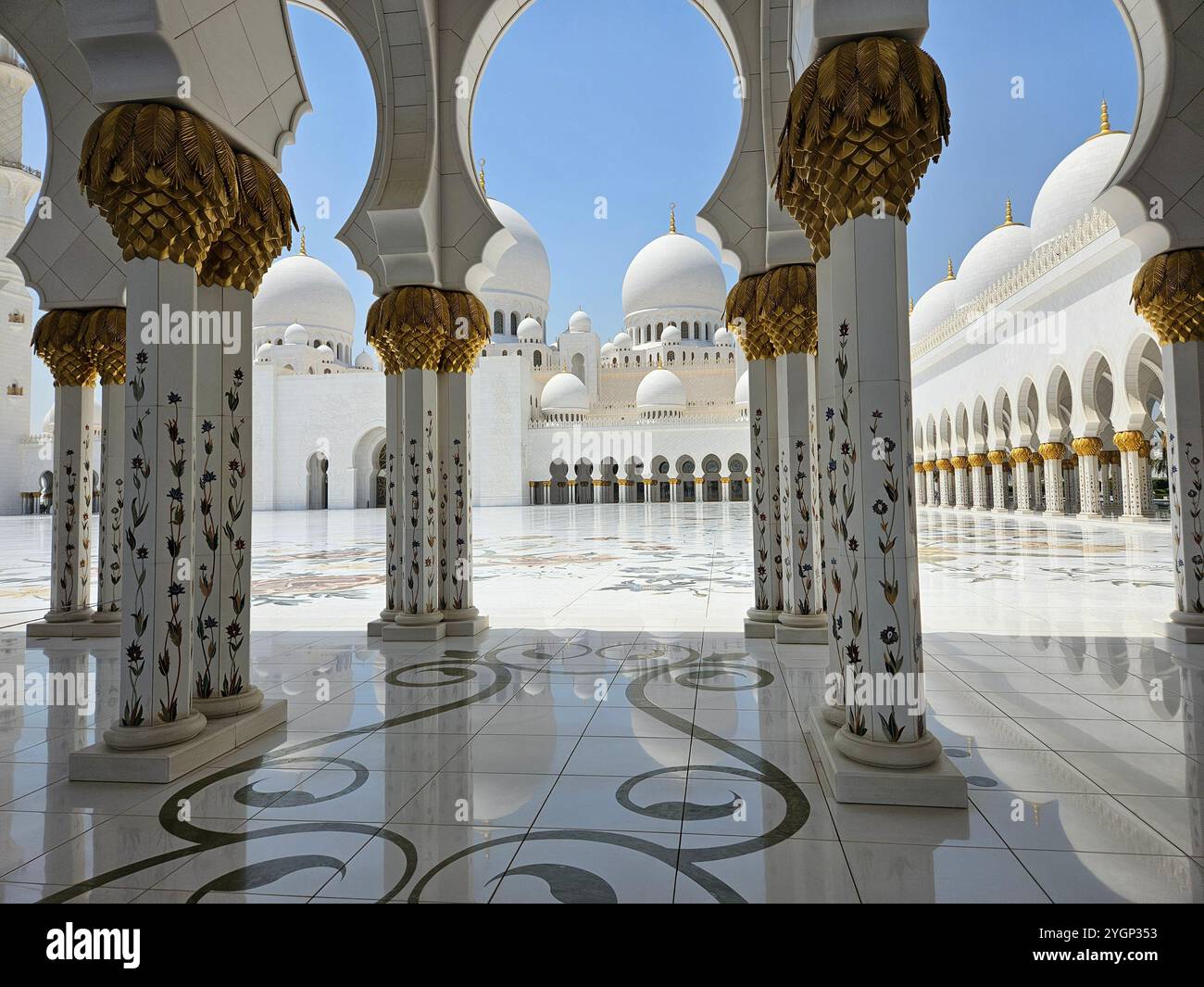 Sheikh Zayed interior corridor and interior plaza in Abu Dhabi Stock ...