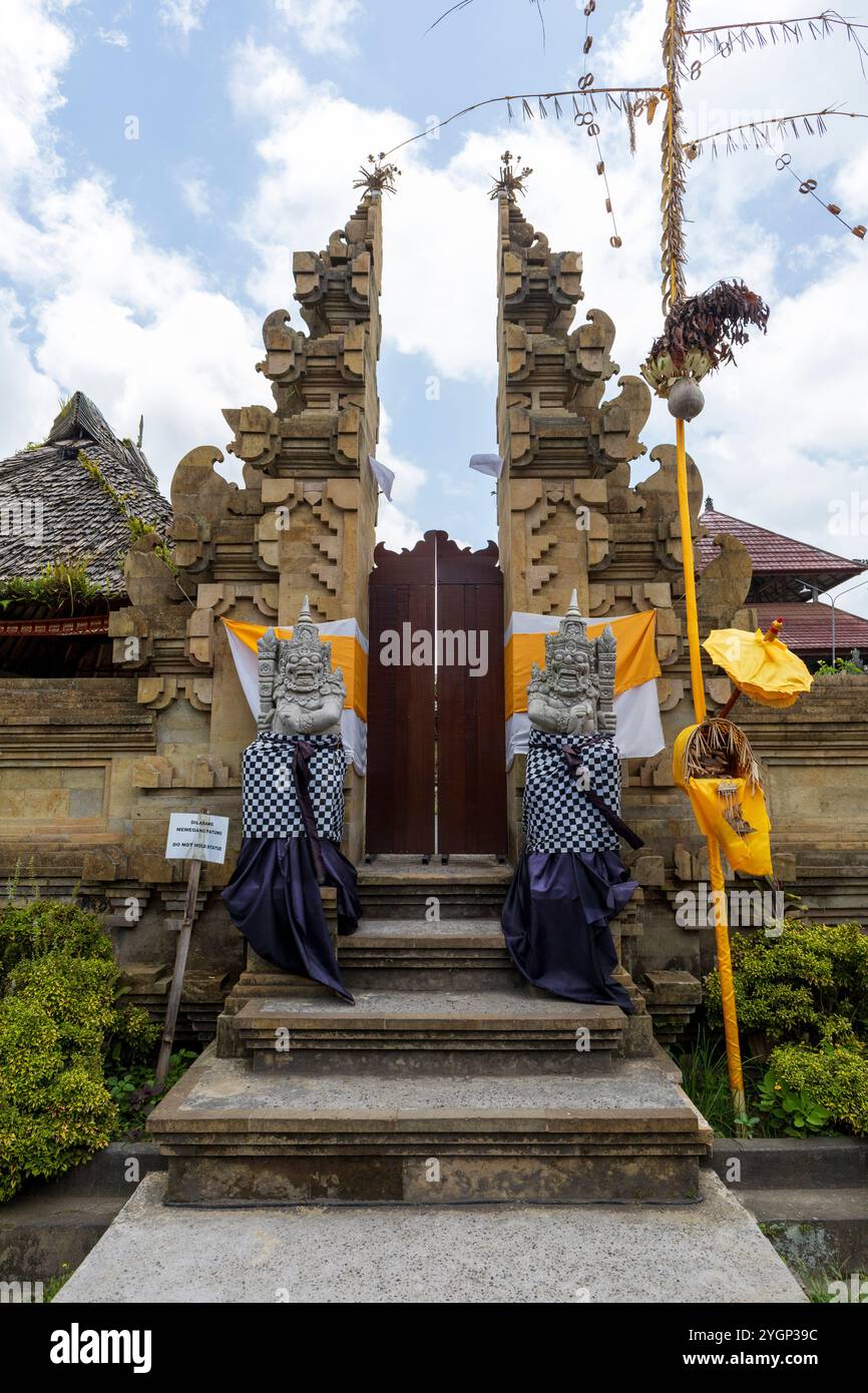Candi bentar, split gateway, traditional Balinese village of ...