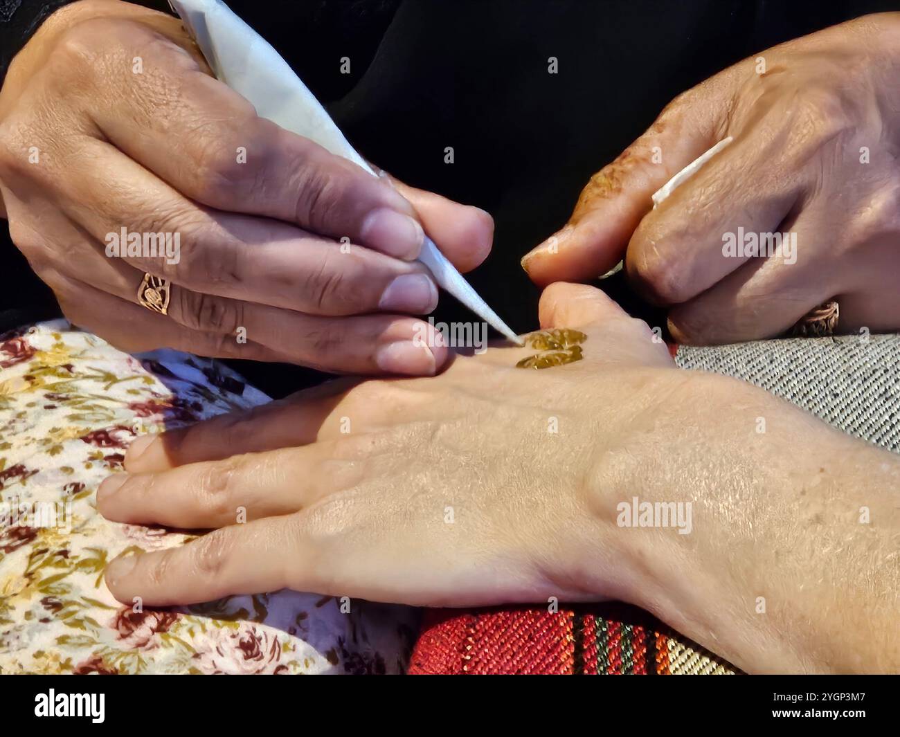 Henna drawing hi-res stock photography and images - Alamy