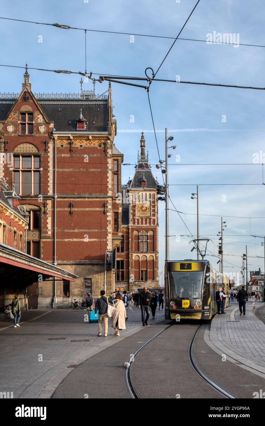 Trams outside amsterdam central station hi-res stock photography and ...