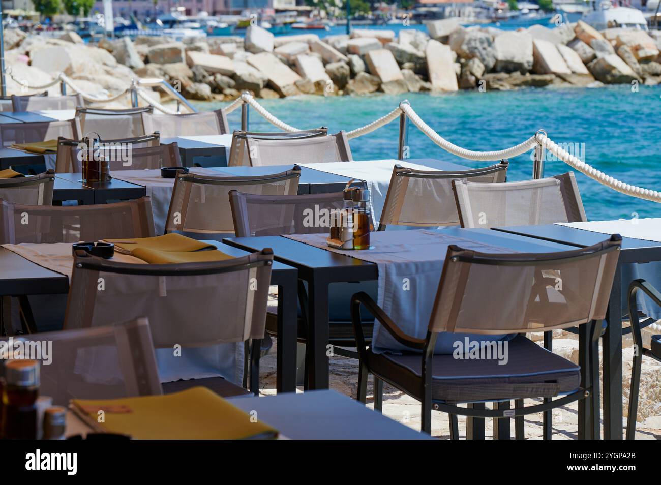 Inviting seats hi-res stock photography and images - Alamy
