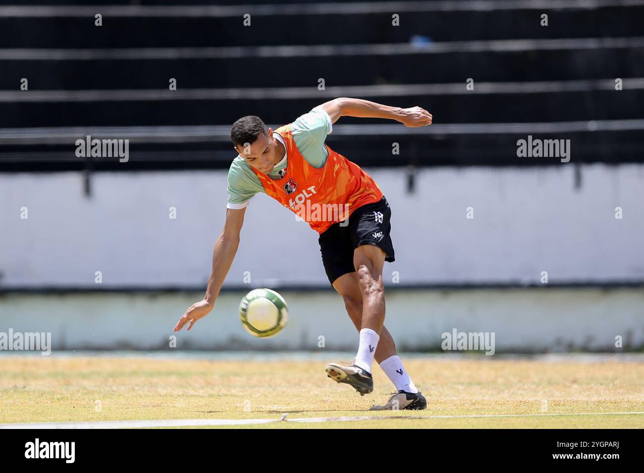 PE - RECIFE - 11/08/2024 - SANTA CRUZ, PRE-SEASON TRAINING - Ruan, a ...