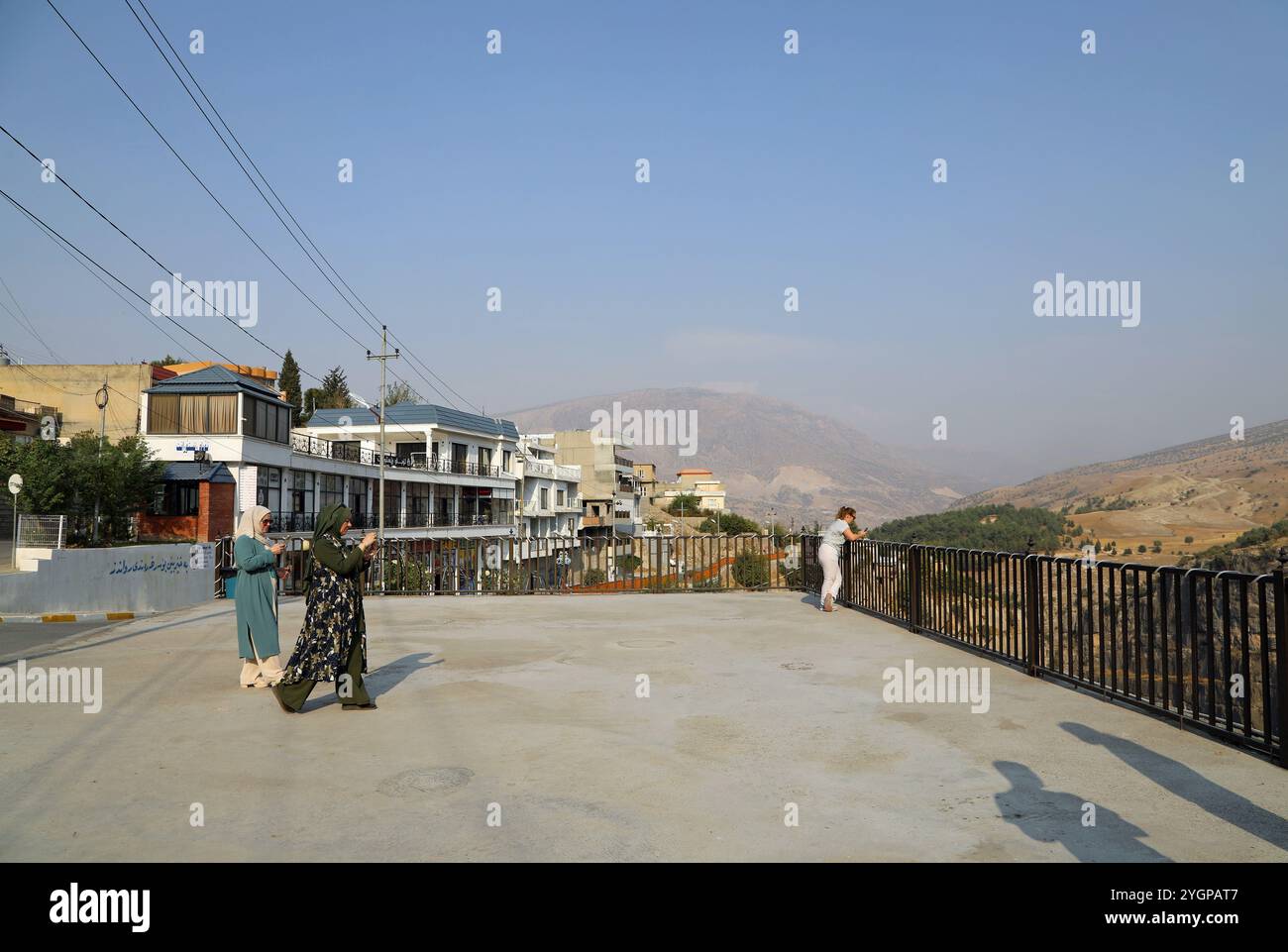 Tourists arriving at a viewpoint of the iconic Hamilton Road in Iraq ...