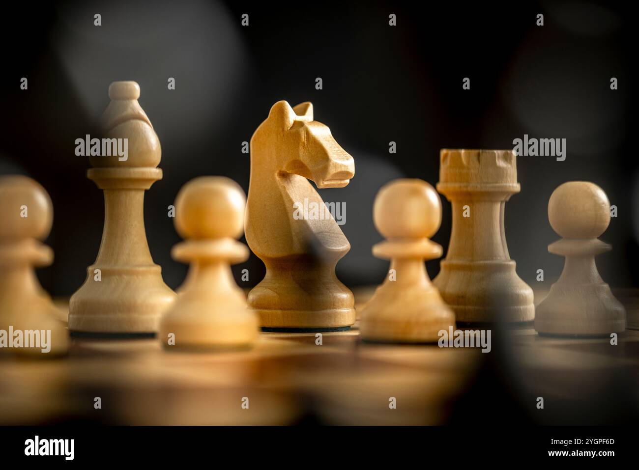 White queen standing chessboard hi-res stock photography and images - Alamy