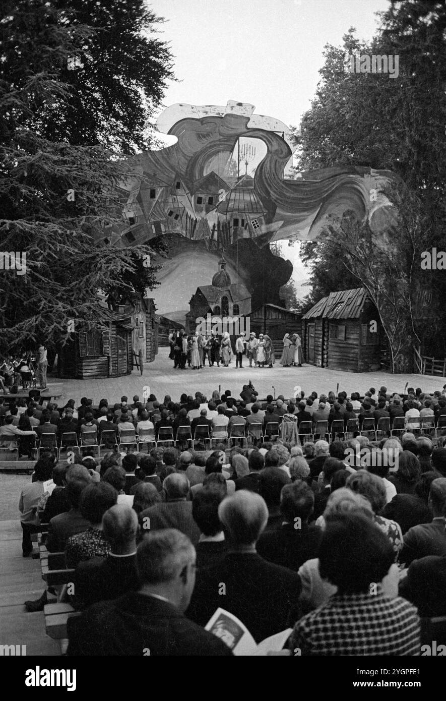 Anatevka open-air performance with Shmuel Rodensky in Zurich 1969 ...
