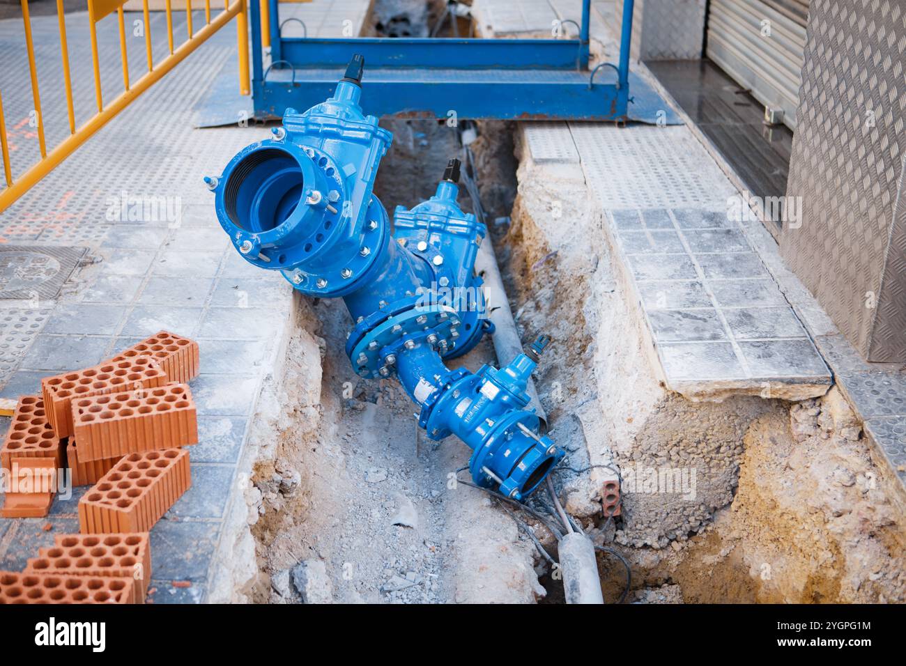 Ongoing paving hi-res stock photography and images - Alamy