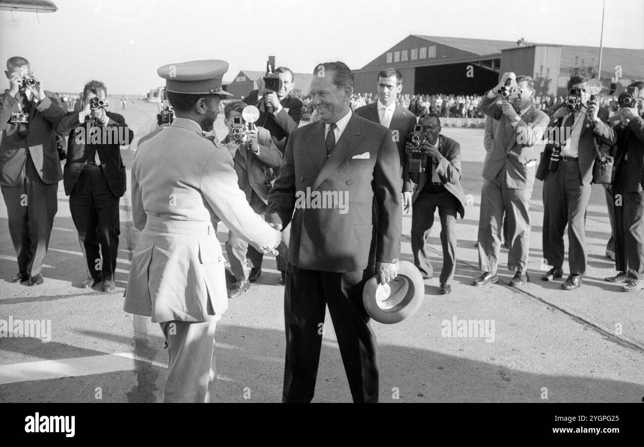 Conference of non aligned states 1961 hi-res stock photography and ...